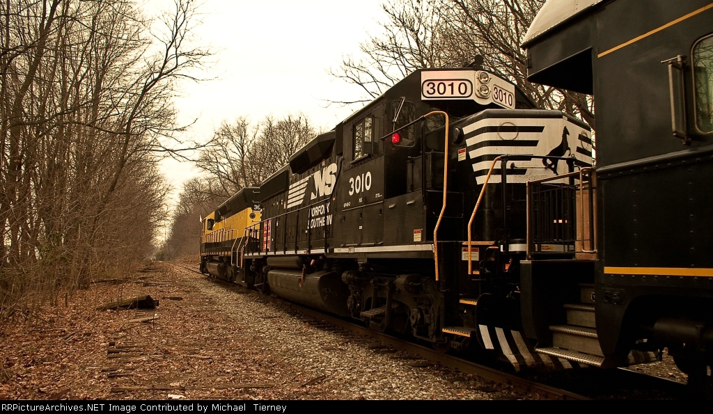 NS 3010 is a little far from its normal Dover NJ HO2 job on the Toys For Tots train